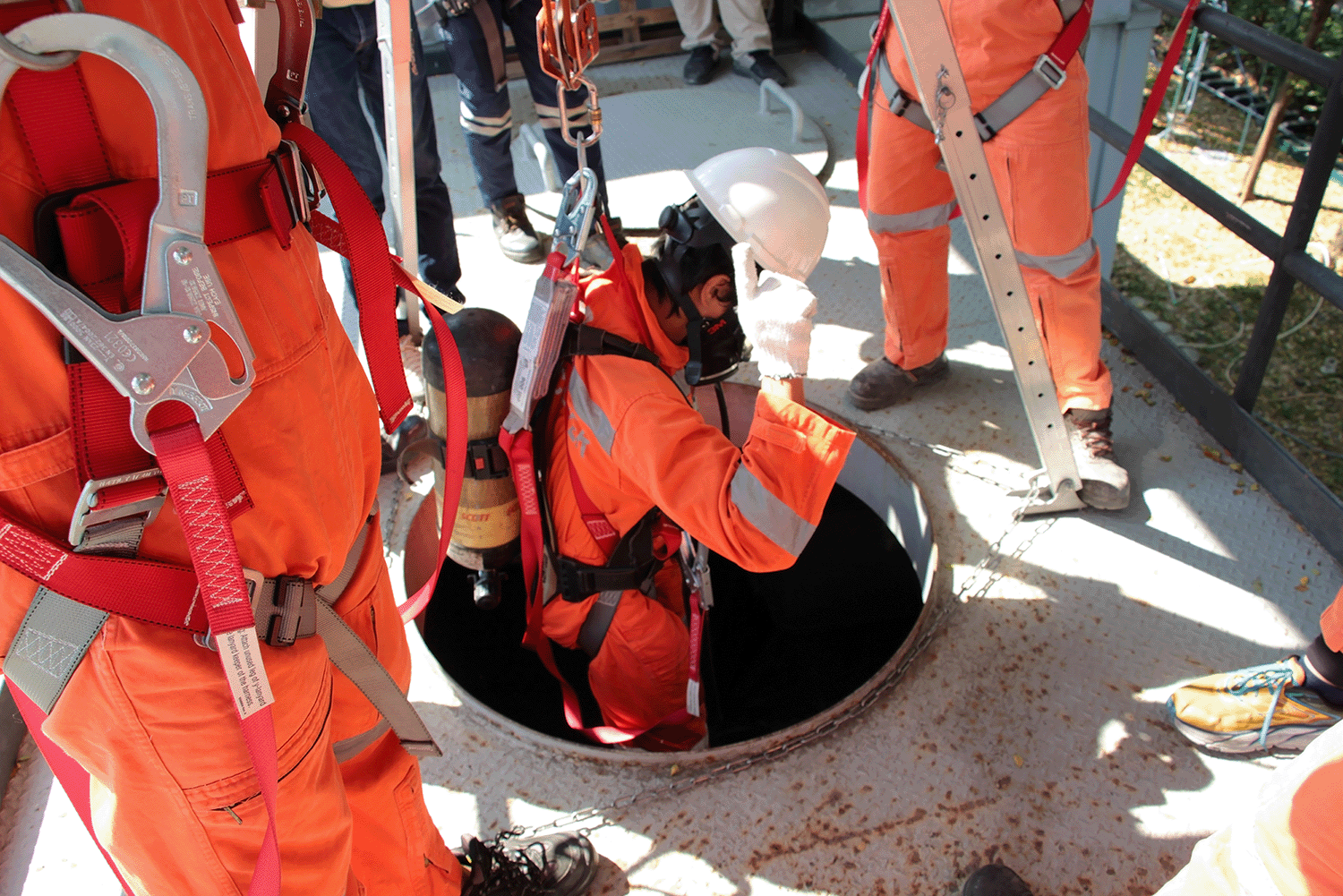 C&G 6160-07 - Direct Emergency Rescue and Recovery of Casualties from Confined Spaces | HSS Training